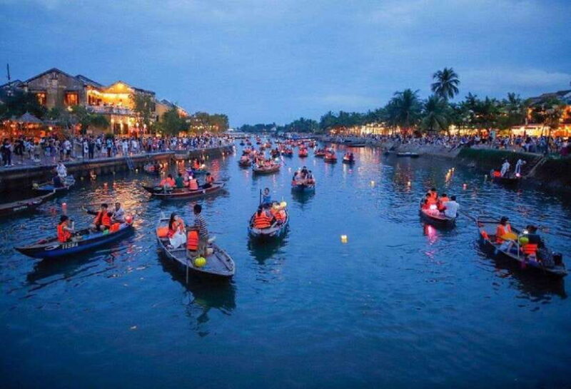 Lantern Release and Night River Boat Experience in Hoi An - Discovering the Experience