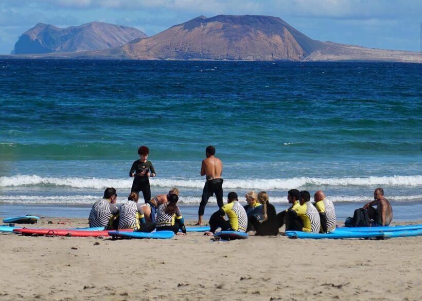 Lanzarote: 2 or 4 Hour Surf Lessons in Famara - Who Should Book This Experience?