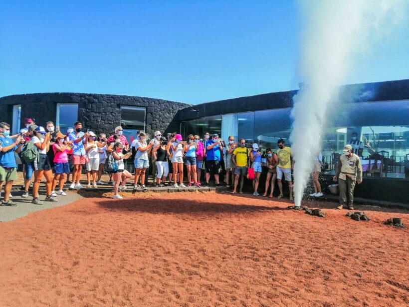 Lanzarote: Full-Day Island Highlights Tour - Starting the Day: Pickups and First Impressions