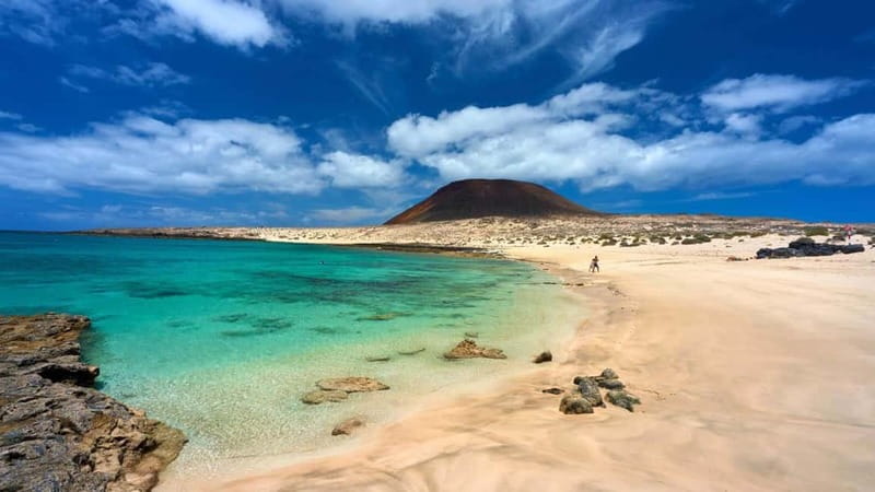 Lanzarote: La Graciosa Complete Jeep Tour with Beach Time - Who Should Consider This Tour?