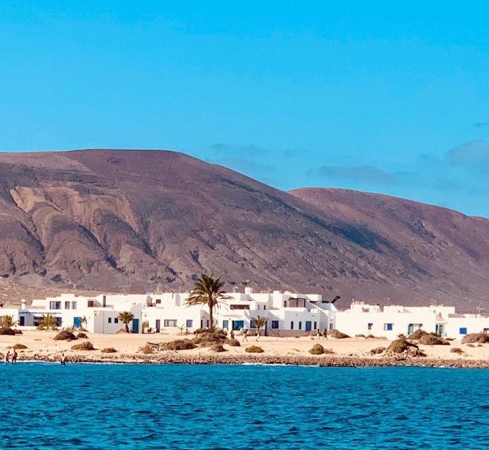 Lanzarote: Return Ferry to La Graciosa with Bus Pickup - Key Points