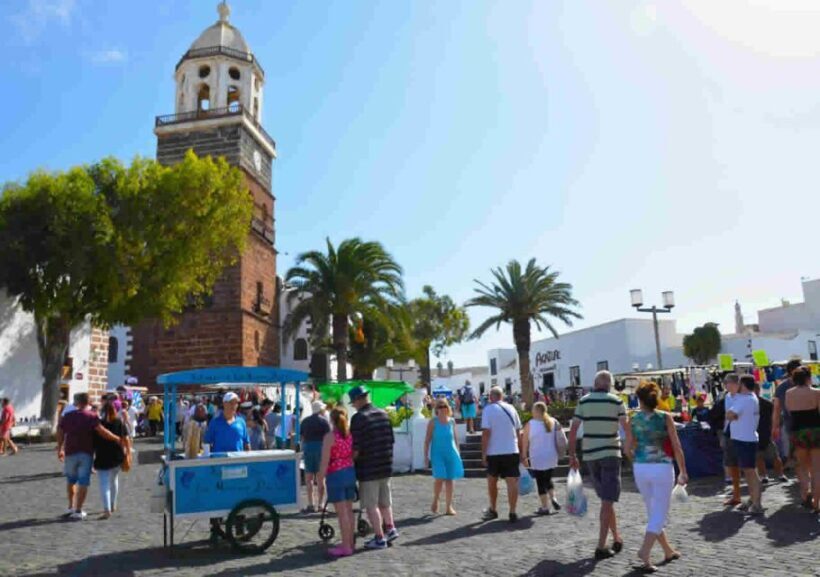 Lanzarote: Teguise Handicraft Market and La Graciosa Island - The Drive to Órzola and the Ferry Ride