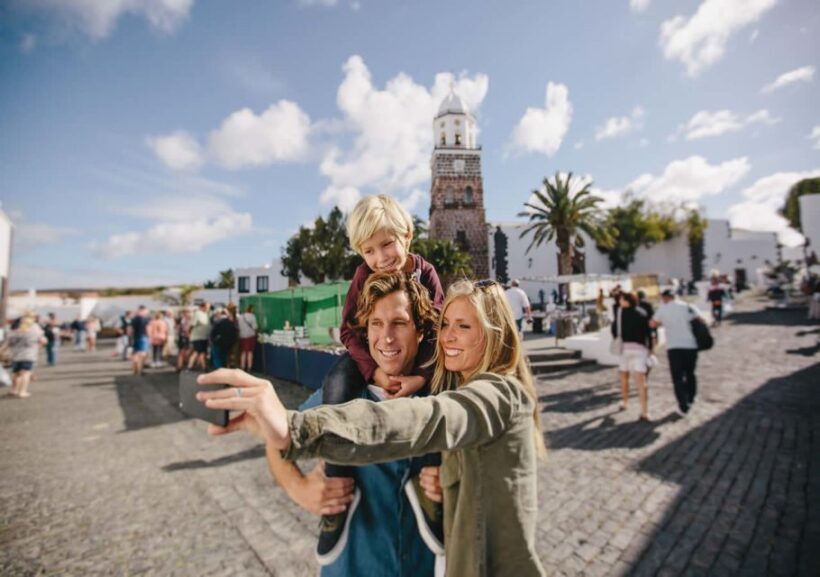 Lanzarote: Teguise Handicraft Market and La Graciosa Island - Exploring La Graciosa: Quiet Beaches and Charming Village