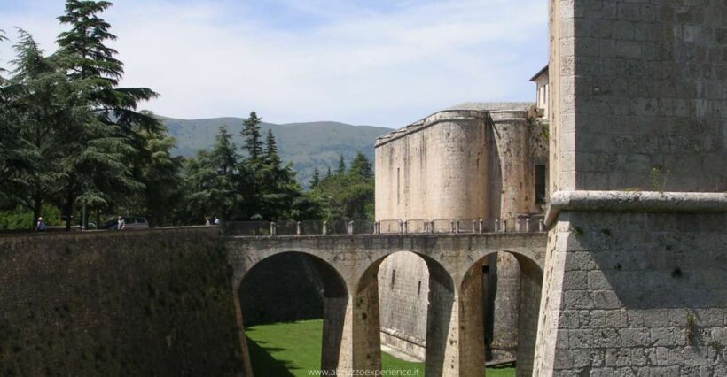 L'Aquila of the Mysteries: 3-Hour Walking Tour (from Rome) - Practical Tips for Travelers