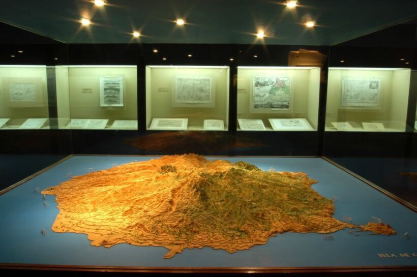 Las Palmas: Private Old City Guided Walking Tour with Tapas - FAQs