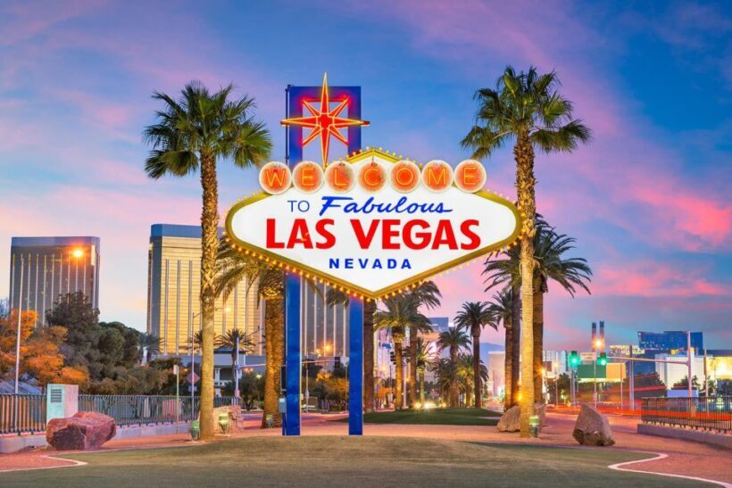 Las Vegas: 7 Wonders Night Tour with Hotel Pickup - The Las Vegas Strip: The Heart of the Action