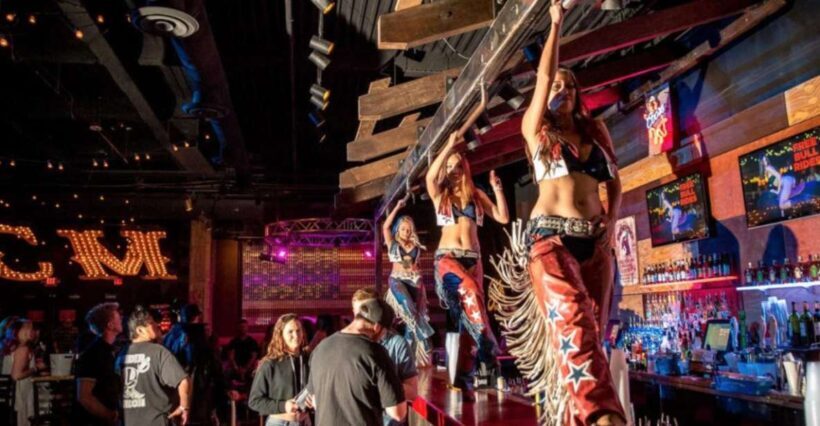 Las Vegas: Country Bar Crawl by Party Bus w/ Mixed Drinks - Transportation and Group Atmosphere