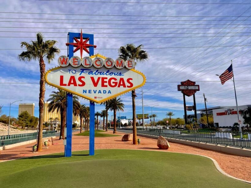 Las Vegas: Downtown Walking Tour with Local Guide - A Closer Look at the Downtown Vegas Walking Tour
