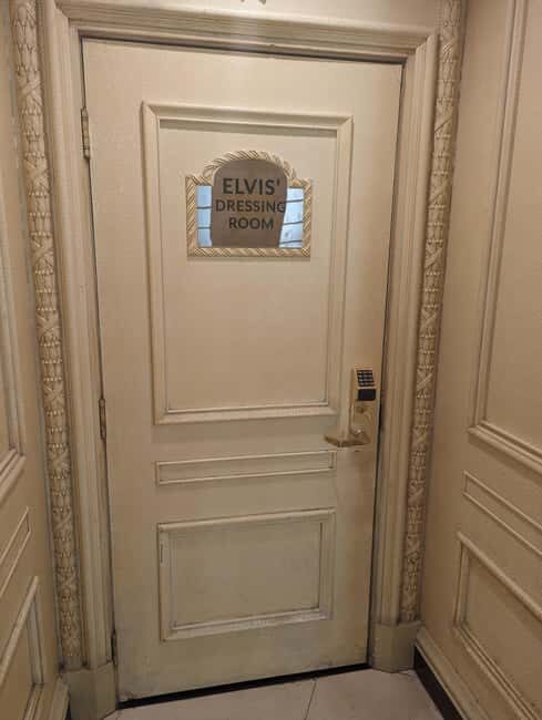 Las Vegas: Elvis Presley History Walking Tour of Landmarks - Who Should Consider This Tour?