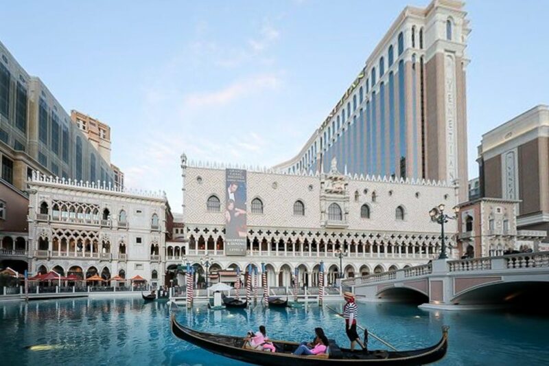 Las Vegas: Entry to Madame Tussauds with a Gondola Cruise - Exploring Madame Tussauds Las Vegas