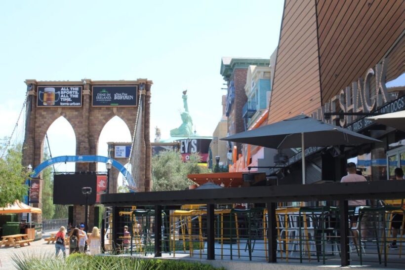 Las Vegas: Foodie Walking Tour on The Strip with Tastings - Dazzling Lights and Culinary Delights at The Cosmopolitan