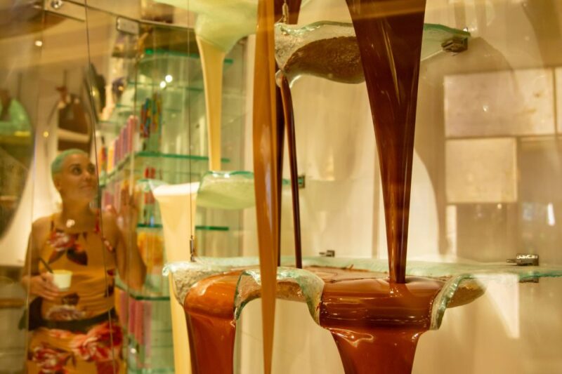 Las Vegas: Foodie Walking Tour on The Strip with Tastings - Starting Point and Logistical Details