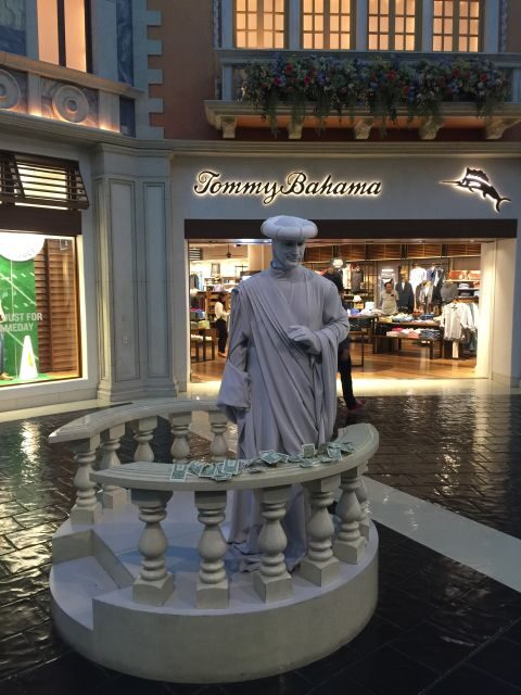 Las Vegas: Las Vegas Strip Night Tour with Spanish Guide - Authenticity and the Guide’s Role