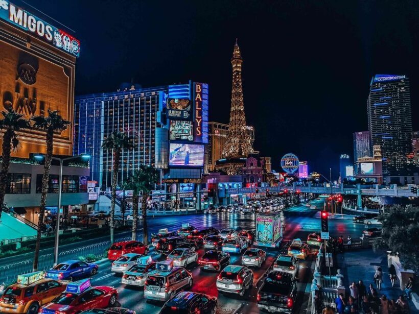 Las Vegas: Mojave Desert, 7 Magic Mountains, Vegas Sign Tour - FAQs