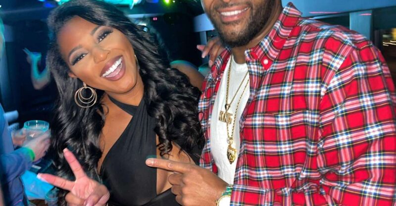 Las Vegas: Nightclub and Bar Crawl with Party Bus and Drinks - The Authenticity and Real-World Experiences