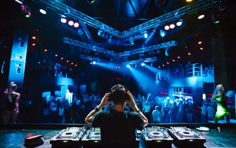 Las Vegas: Party Bus Nightclub Crawl - What You Can Expect from the Party Bus Nightclub Crawl