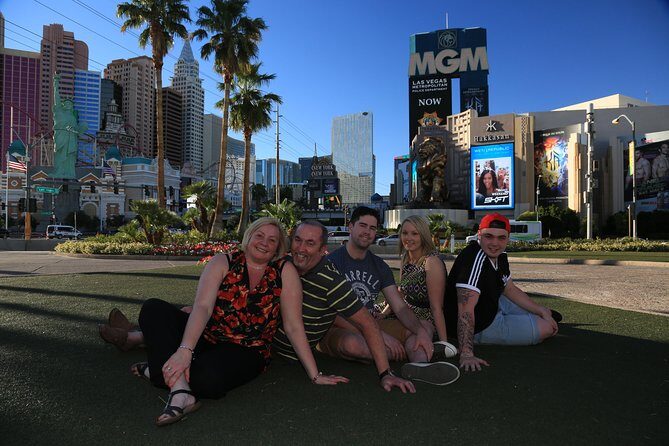 Las Vegas Photo Tour by Luxurious Vehicle - Practical Tips for Booking