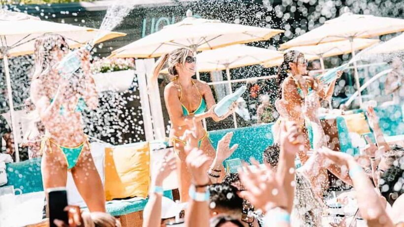 Las Vegas : Pool Crawl w/ Party Bus, Open Bar & VIP Entry - Analyzing the Experience: What to Expect and Why It Matters