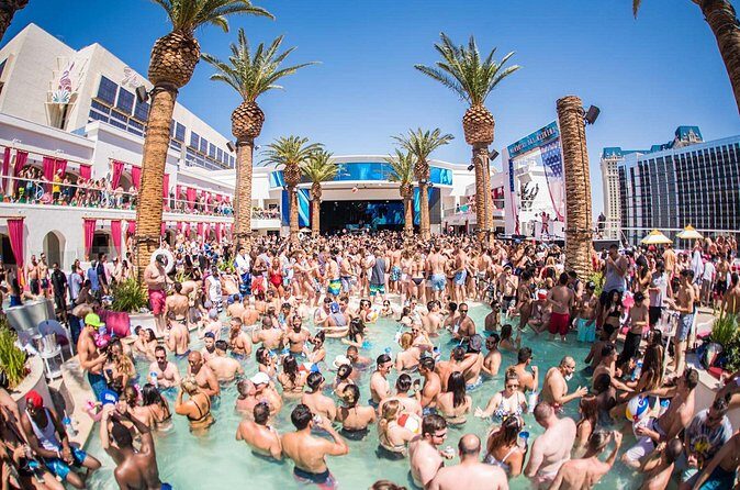 Las Vegas Pool Crawl with Party Bus & Free Drinks - What to Keep in Mind