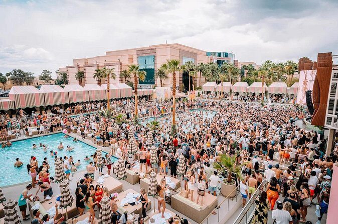 Las Vegas Pool Crawl with Party Bus & Free Drinks - The Sum Up