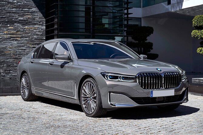 Las Vegas Private Transfer to Las Vegas Airport LAS in Luxury Car - Key Points
