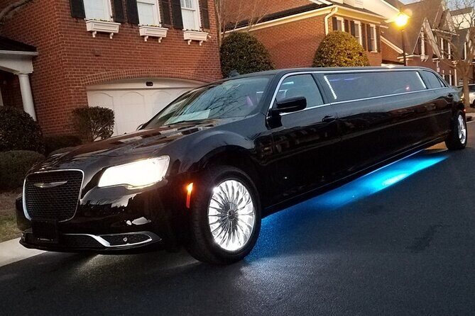 Las Vegas Strip at night like a Star with champagne by luxury limo - 3 or 5 hrs - FAQs