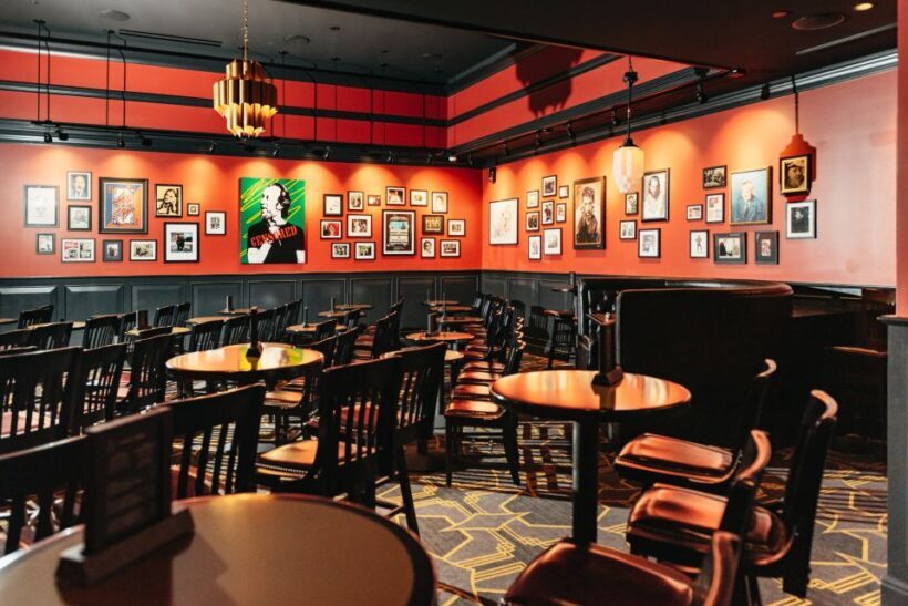 Las Vegas Strip: Brad Garretts Comedy Club at MGM Grand - The Lineup and Performances