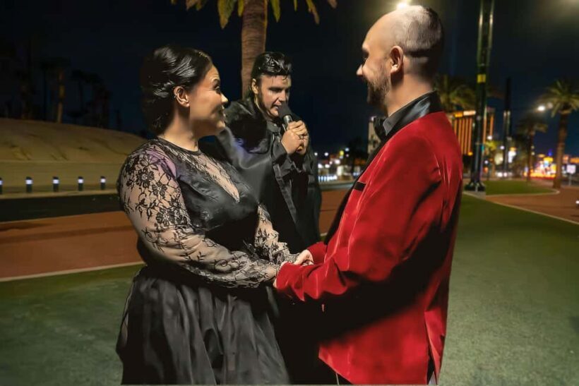 Las Vegas: Traditional or Theme Vegas Sign Wedding/Renewal - An Honest Look at the Experience
