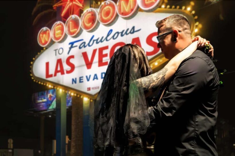 Las Vegas: Traditional or Theme Vegas Sign Wedding/Renewal - Price and Value Consideration