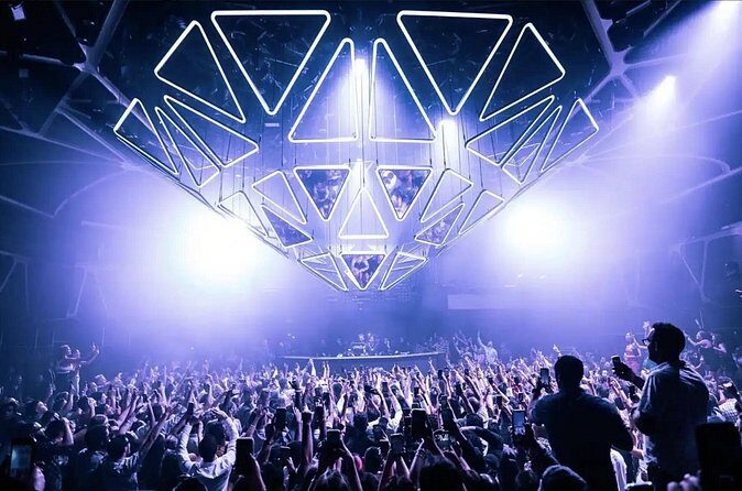 Las Vegas: VIP Club Crawl with Party Bus, Express Entry & Drinks - FAQs