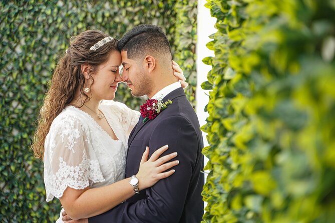 Las Vegas Wedding at The Little Vegas Chapel - The Experience Itself: Pros and Cons