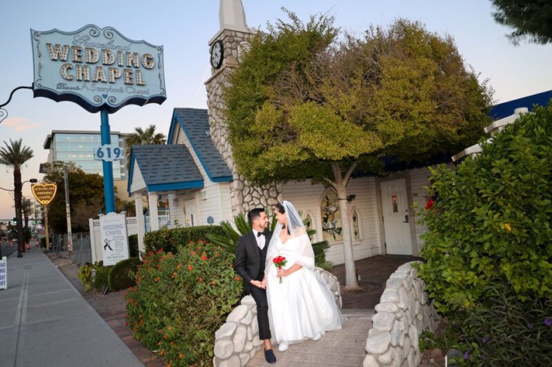 Las Vegas: Wedding or Vow Renewal at Graceland Chapel - Key Points