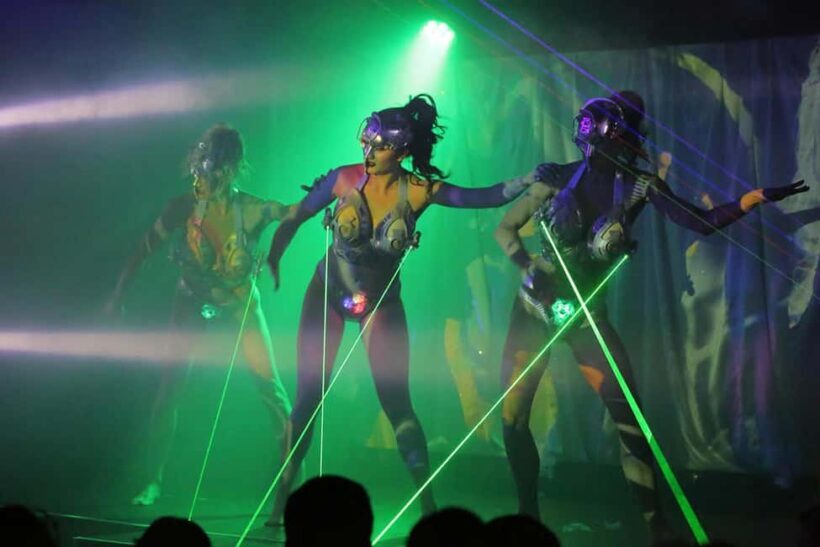 Las Vegas: X Rocks at Horseshoe Las Vegas - A Closer Look at the Experience