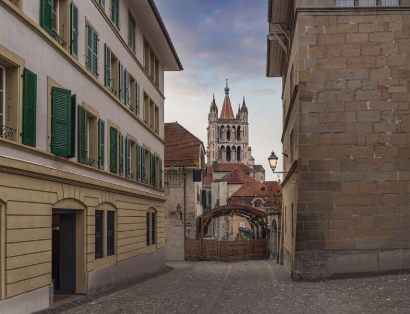 Lausanne: Express Walk With a Local in 60 Minutes - Tips for Enjoying the Tour