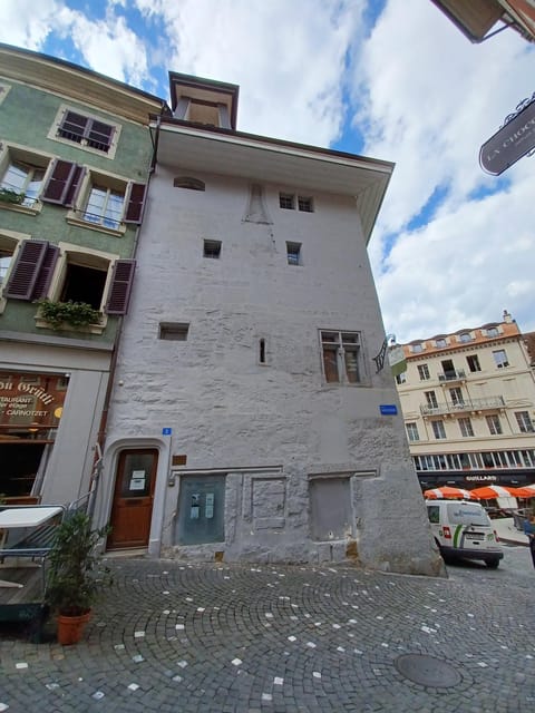 Lausanne: Private Chocolate and History Tour - Experience and Features