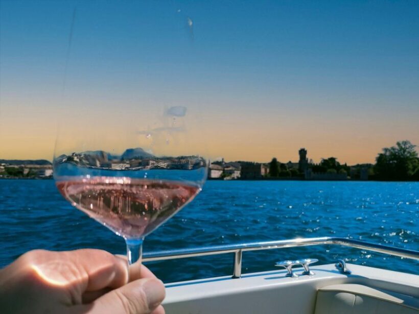 Lazise: Sunset Cruise with Wine aperitif on lake Garda - The Highlight: Villa Canossa