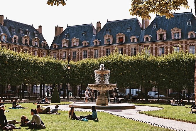 Le Marais District & Jewish Quarter - Exclusive Guided Walking Tour - Guides and Their Expertise