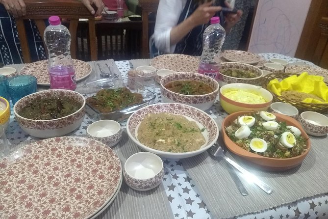 Learn 5-6 & Eat 9-10 Veg & Non-Veg Authentic Dish in a Delhi Home - Key Points