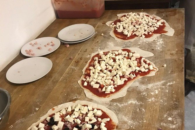 Learn How to Make Pizza and Gelato Cooking Class in Florence - Highlights of the Pizza-Making Experience