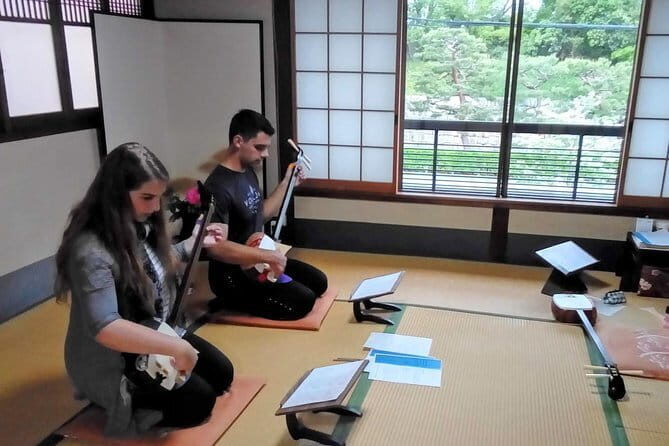 Learn Japanese guitar "Shamisen" - A Closer Look at the Shamisen Experience