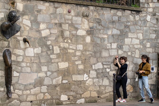 Learn the Art of Street Photography in the Heart of Montmartre! - Mastering Smartphone Photography Techniques