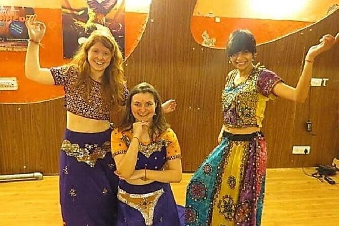 Learn to Dance like a Bollywood Star - Who Will Love This Experience