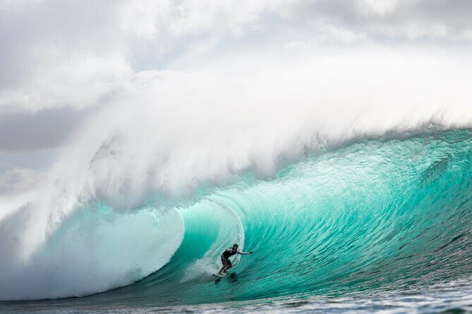 Learn to surf with a local big wave rider on the North Shore of Oahu - Discovering the North Shore Surf School Experience