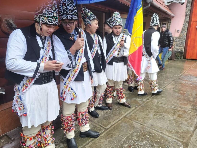 Learning toghether Transylvanian dances in Sibiu - The Experience at a Glance