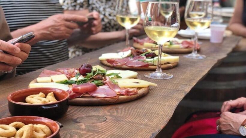 Lecce: Guided Tour & Wine Tasting by Rickshaw - Key Points
