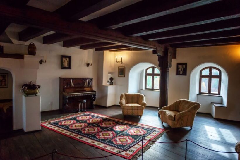 Legends&Wildlife Awaits: Dracula's Castle & Bear Sanctuary - The Gothic Magic of Bran Castle