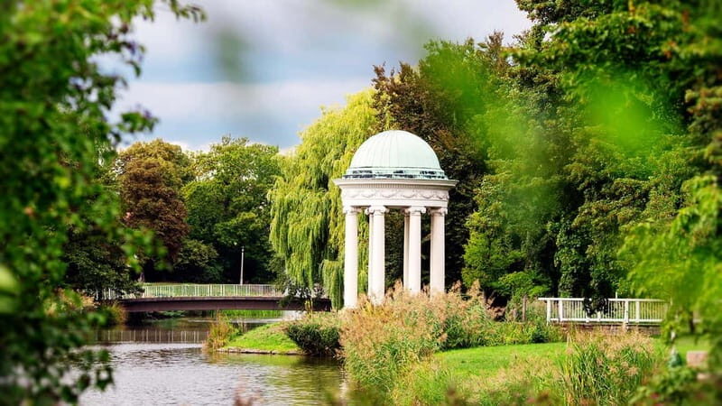Leipzig: Hop-On-Hop-Off Bus Tour & City Walk - The Guided Walk