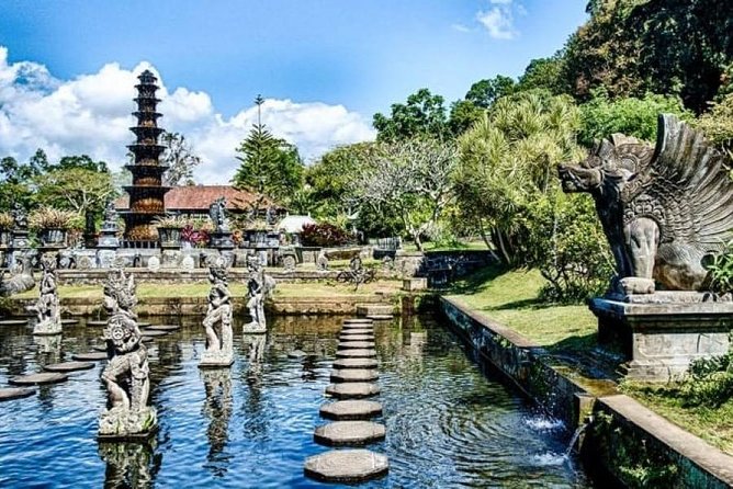 Lempuyang Temple Tour - Water Palace and White Sand Beach