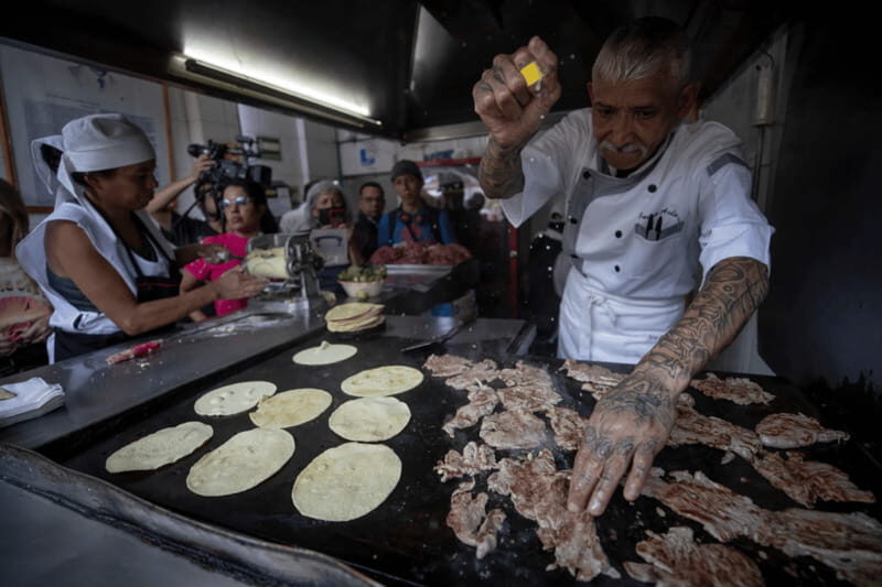León: Authentic Culinary Tour with Unlimited Tacos - Key Points