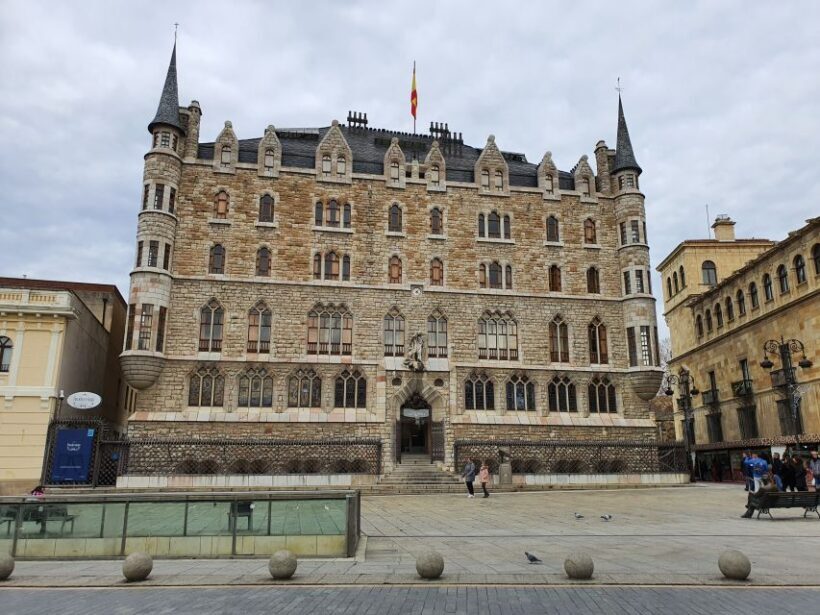 León, Gaudí and the modernism - Exploring León, Gaudí, and Modernism in Depth